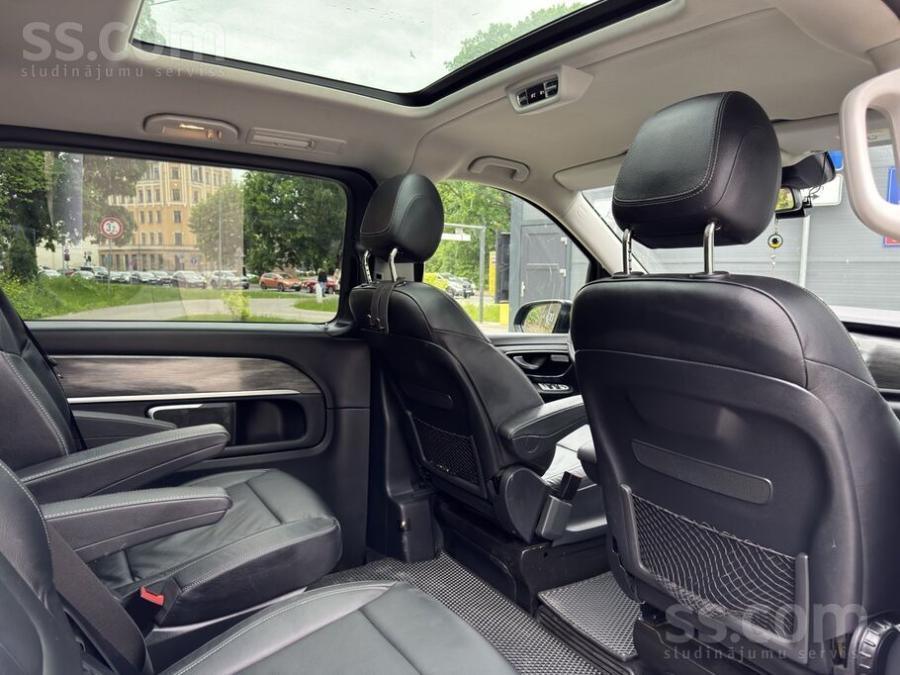 Grey Mercedes-Benz V 300 2019 in Riga, with an engine capacity of 2.00 L and mileage of 160 thousand km for 40000 €, photo 13 on AUTOMOTO.COM.LV