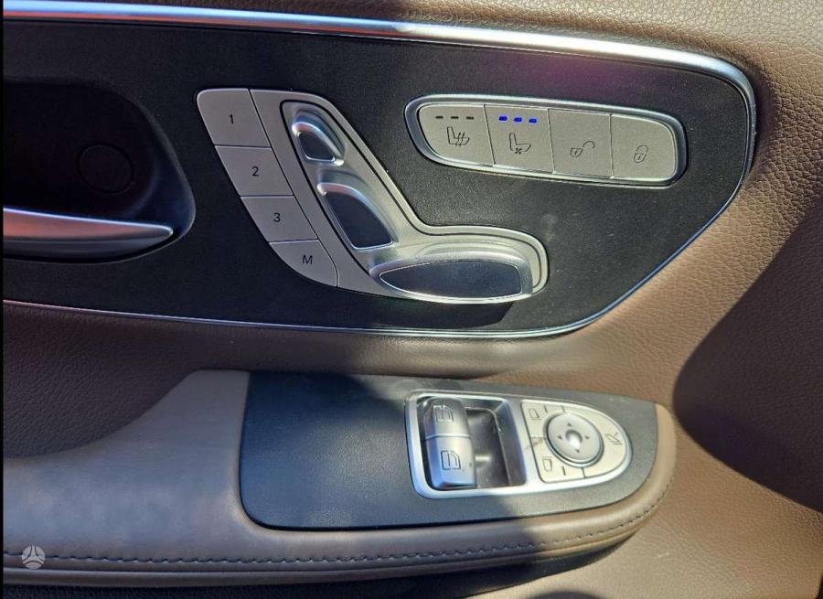 Grey Mercedes-Benz V 300 2020 in Klaipeda, with an engine capacity of 1.95 L and mileage of 111 thousand km for 23700 €, photo 10 on AUTOMOTO.COM.LV