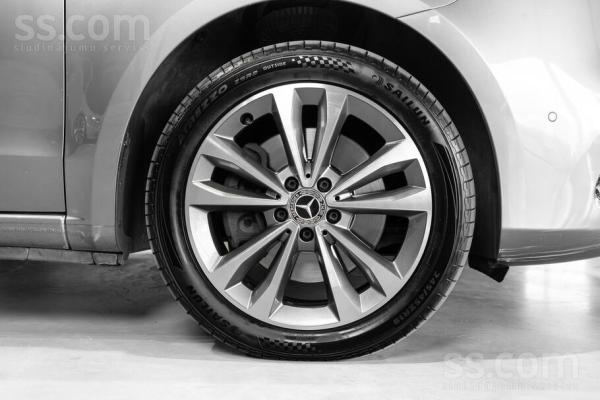 Pelēks Mercedes-Benz V 300 2021 Rīga, ar dzinēja tilpumu 2.00 L un nobraukumu 161 tūkst. km par 40990 €, foto 7 vietnē AUTOMOTO.COM.LV
