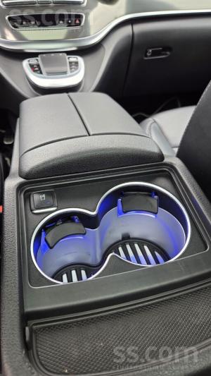 Pelēks Mercedes-Benz V 300 2021 Rīga, ar dzinēja tilpumu 2.00 L un nobraukumu 92 tūkst. km par 59900 €, foto 13 vietnē AUTOMOTO.COM.LV