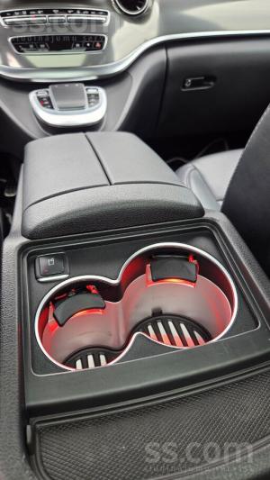 Pelēks Mercedes-Benz V 300 2021 Rīga, ar dzinēja tilpumu 2.00 L un nobraukumu 92 tūkst. km par 59900 €, foto 14 vietnē AUTOMOTO.COM.LV