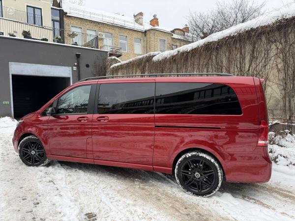 Red Mercedes-Benz V 300 2020 in Vilnius, with an engine capacity of 1.95 L and mileage of 124 thousand km for 49999 €, photo 8 on AUTOMOTO.COM.LV