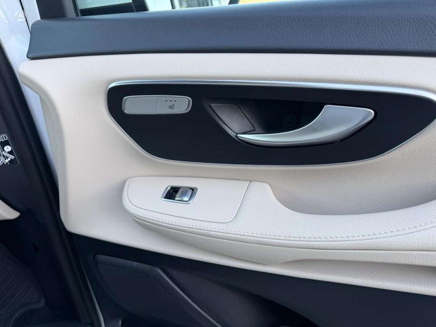 White Mercedes-Benz V 300 2020 in Palanga, with an engine capacity of 2.00 L and mileage of 148 thousand km for 51900 €, photo 16 on AUTOMOTO.COM.LV