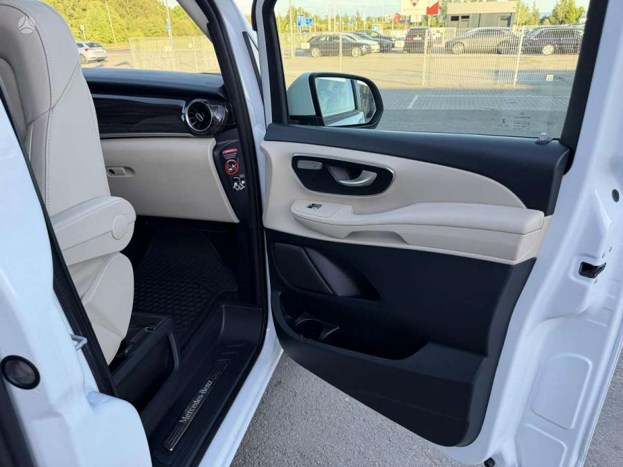White Mercedes-Benz V 300 2020 in Palanga, with an engine capacity of 2.00 L and mileage of 148 thousand km for 51900 €, photo 22 on AUTOMOTO.COM.LV
