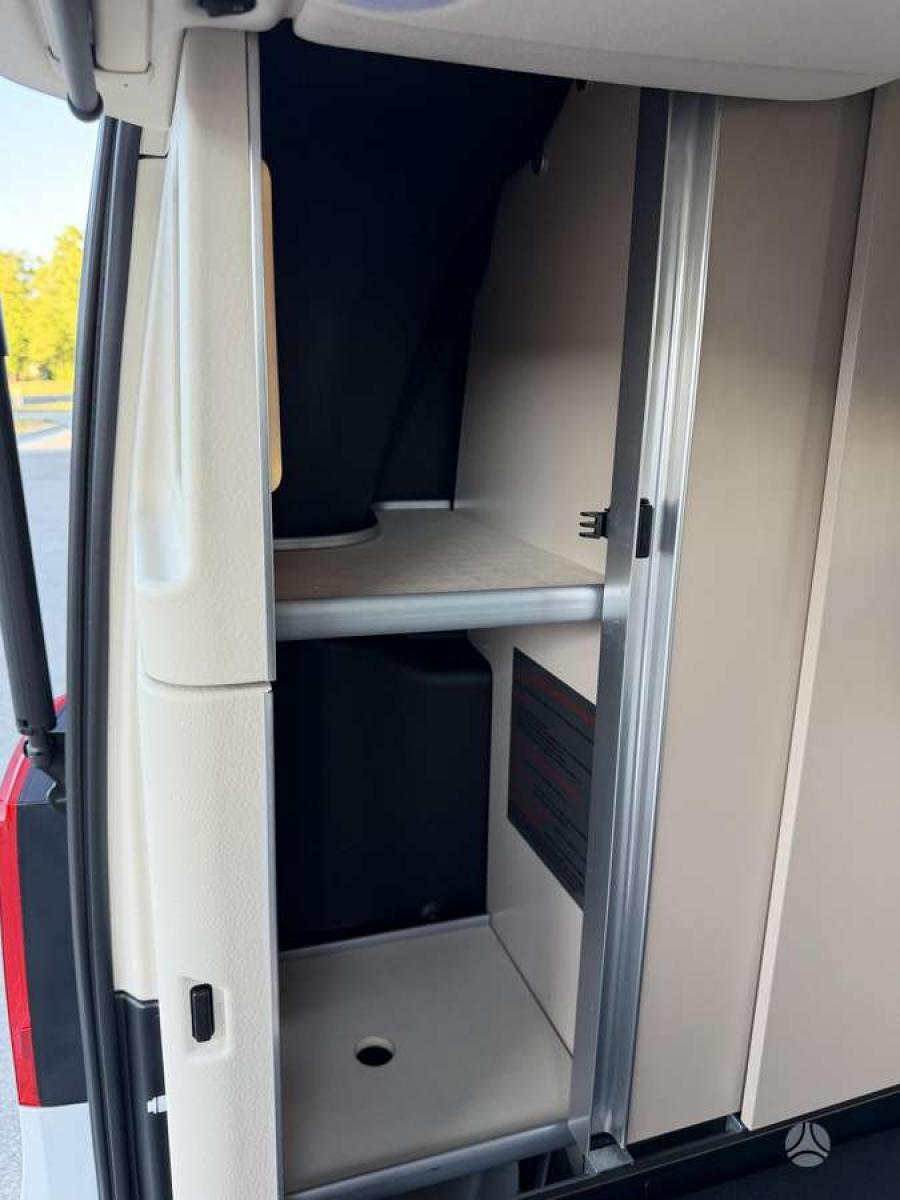 White Mercedes-Benz V 300 2020 in Palanga, with an engine capacity of 2.00 L and mileage of 148 thousand km for 51900 €, photo 24 on AUTOMOTO.COM.LV