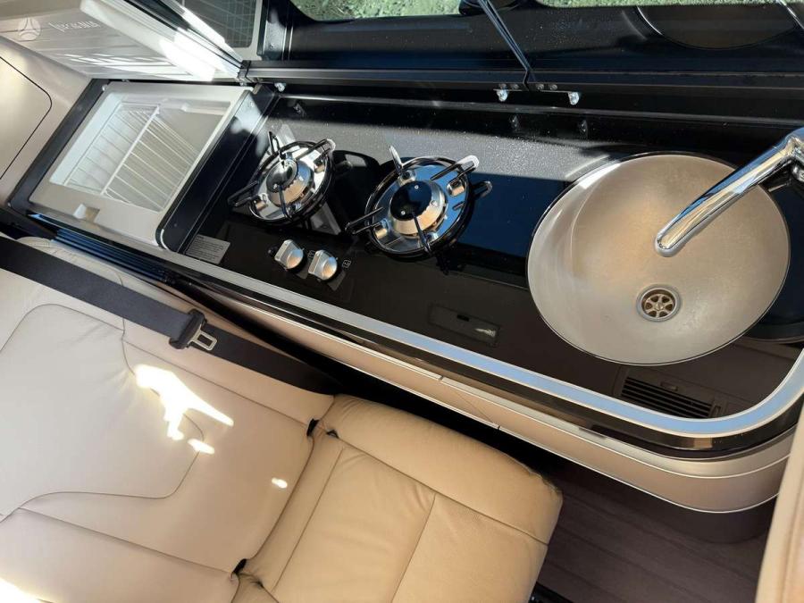 White Mercedes-Benz V 300 2020 in Palanga, with an engine capacity of 2.00 L and mileage of 148 thousand km for 51900 €, photo 35 on AUTOMOTO.COM.LV