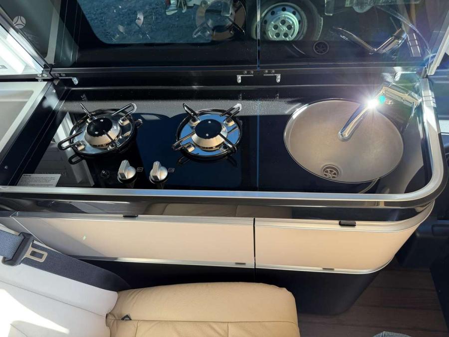 White Mercedes-Benz V 300 2020 in Palanga, with an engine capacity of 2.00 L and mileage of 148 thousand km for 51900 €, photo 36 on AUTOMOTO.COM.LV