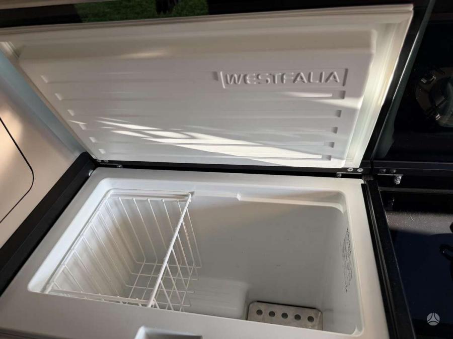 White Mercedes-Benz V 300 2020 in Palanga, with an engine capacity of 2.00 L and mileage of 148 thousand km for 51900 €, photo 39 on AUTOMOTO.COM.LV
