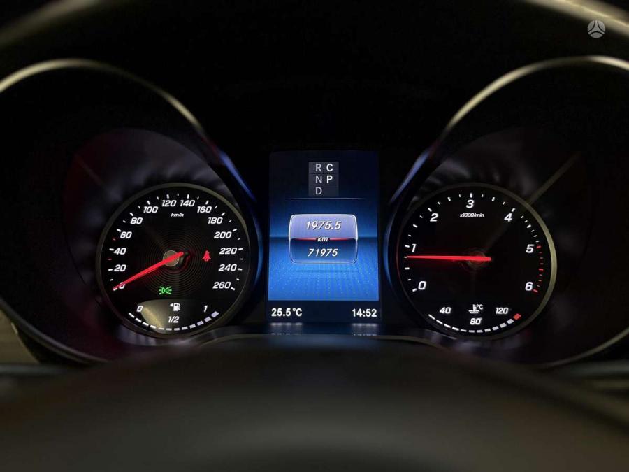 White Mercedes-Benz V 300 2023 in Vilnius, with an engine capacity of 1.95 L and mileage of 72 thousand km for 59000 €, photo 23 on AUTOMOTO.COM.LV
