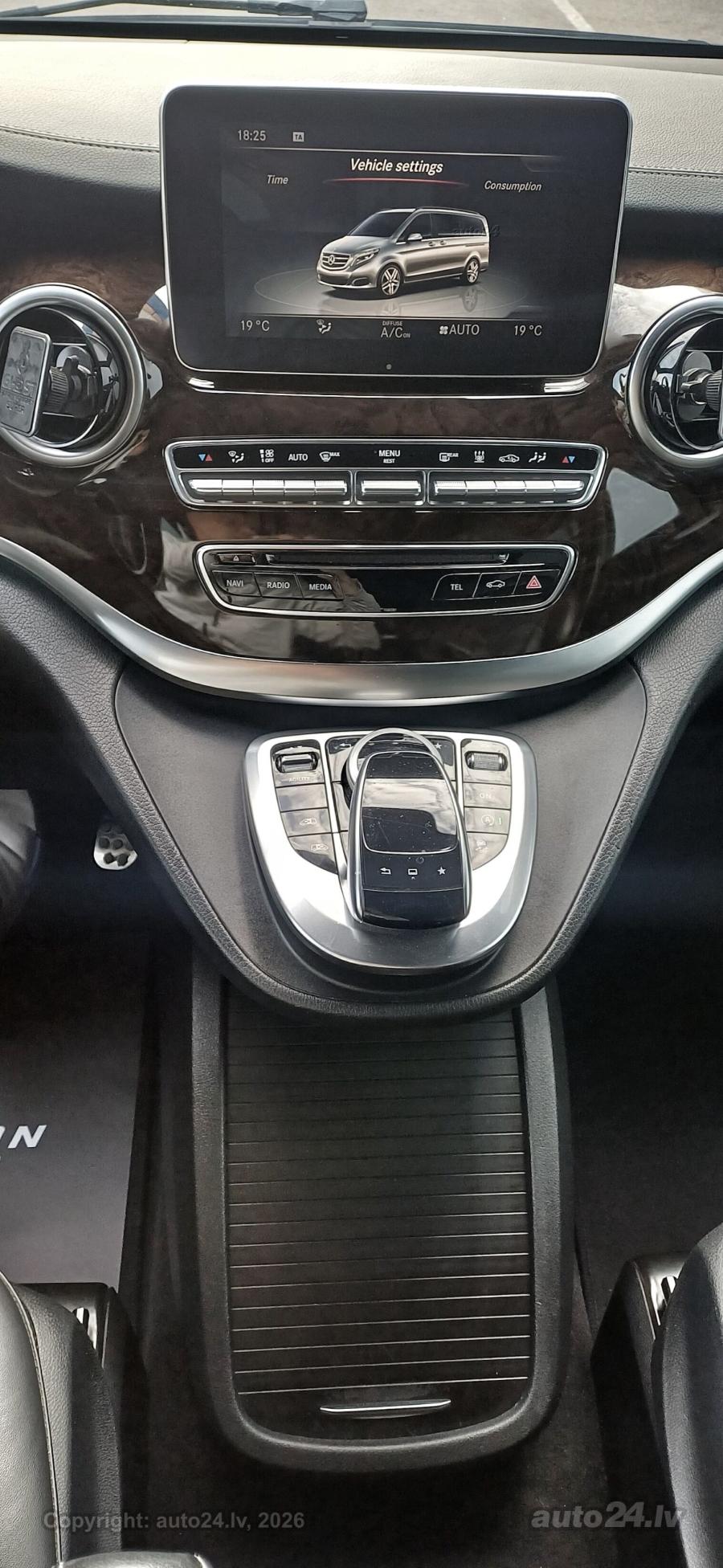 Melns Mercedes-Benz V-Class 2015 Tallina, ar dzinēja tilpumu 2.10 L un nobraukumu 330 tūkst. km par 26900 €, foto 14 vietnē AUTOMOTO.COM.LV