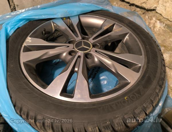 Melns Mercedes-Benz V-Class 2015 Narva, ar dzinēja tilpumu 2.10 L un nobraukumu 393 tūkst. km par 22000 €, foto 10 vietnē AUTOMOTO.COM.LV