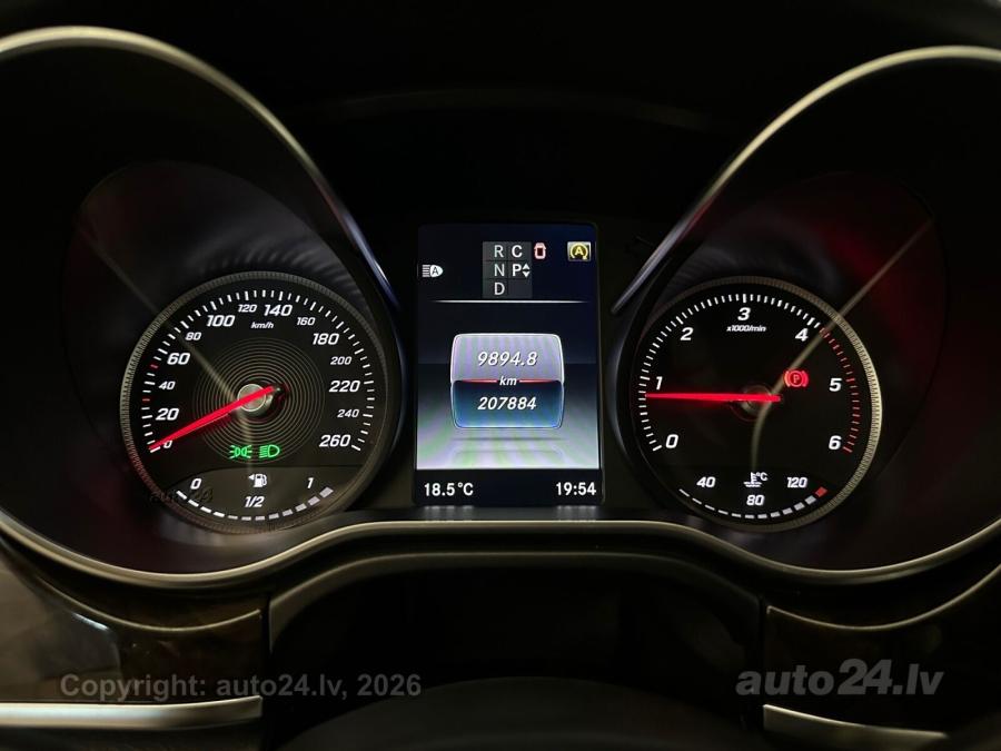 Black Mercedes-Benz V-Class 2016 in Tallinn, with an engine capacity of 2.10 L and mileage of 208 thousand km for 29900 €, photo 16 on AUTOMOTO.COM.LV