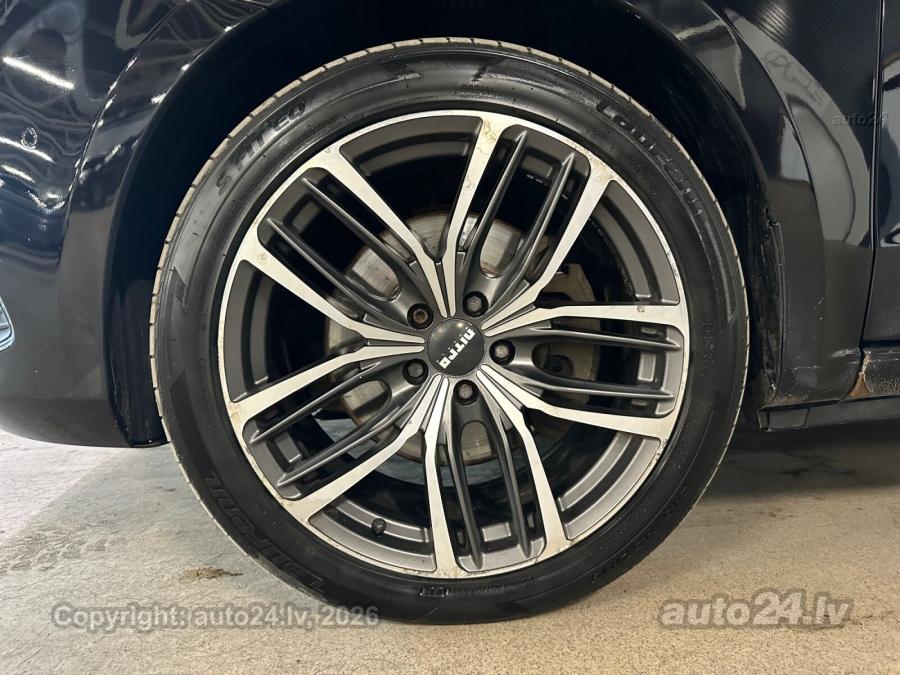Black Mercedes-Benz V-Class 2016 in Tallinn, with an engine capacity of 2.10 L and mileage of 208 thousand km for 29900 €, photo 22 on AUTOMOTO.COM.LV