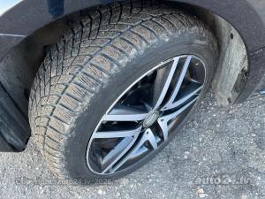 Black Mercedes-Benz V-Class 2016 in Tallinn, with an engine capacity of 2.10 L and mileage of 260 thousand km for 31500 €, photo 15 on AUTOMOTO.COM.LV