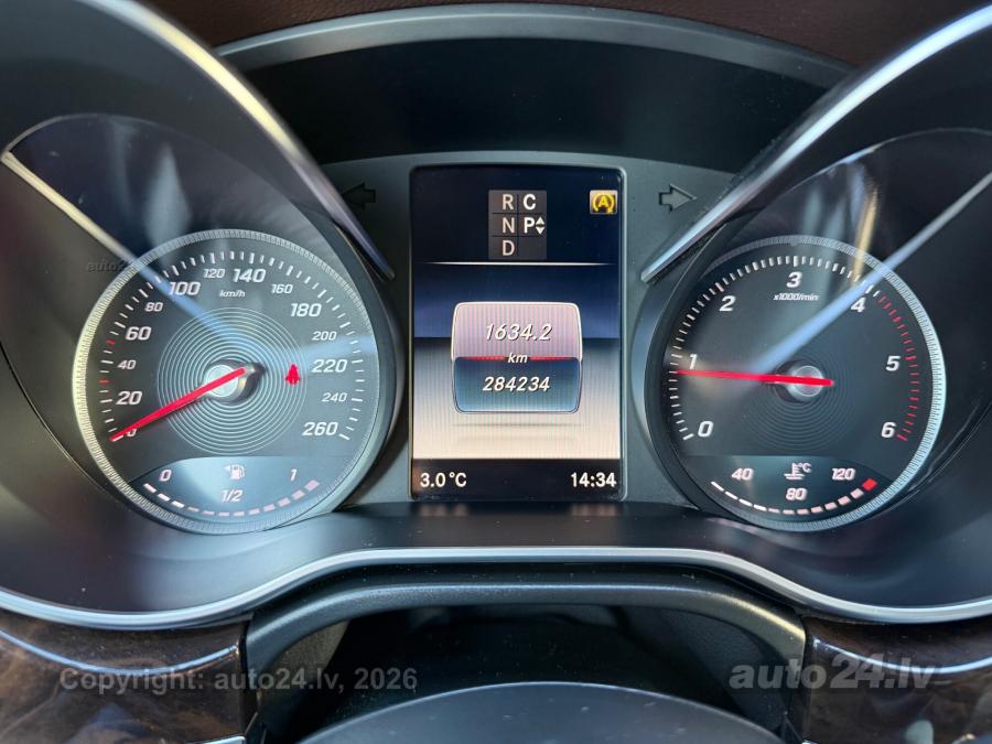 Melns Mercedes-Benz V-Class 2018 Tallina, ar dzinēja tilpumu 2.10 L un nobraukumu 284 tūkst. km par 32000 €, foto 27 vietnē AUTOMOTO.COM.LV