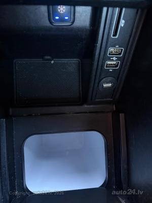 Melns Mercedes-Benz V-Class 2018 Tallina, ar dzinēja tilpumu 2.10 L un nobraukumu 284 tūkst. km par 32000 €, foto 30 vietnē AUTOMOTO.COM.LV