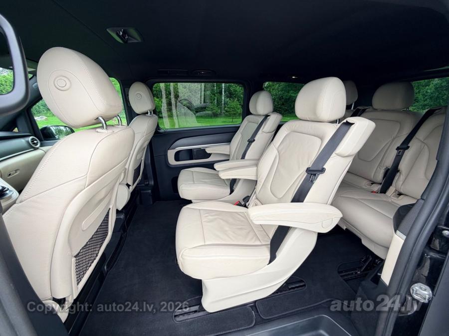Black Mercedes-Benz V-Class 2018 in Tallinn, with an engine capacity of 2.10 L and mileage of 297 thousand km for 36000 €, photo 12 on AUTOMOTO.COM.LV