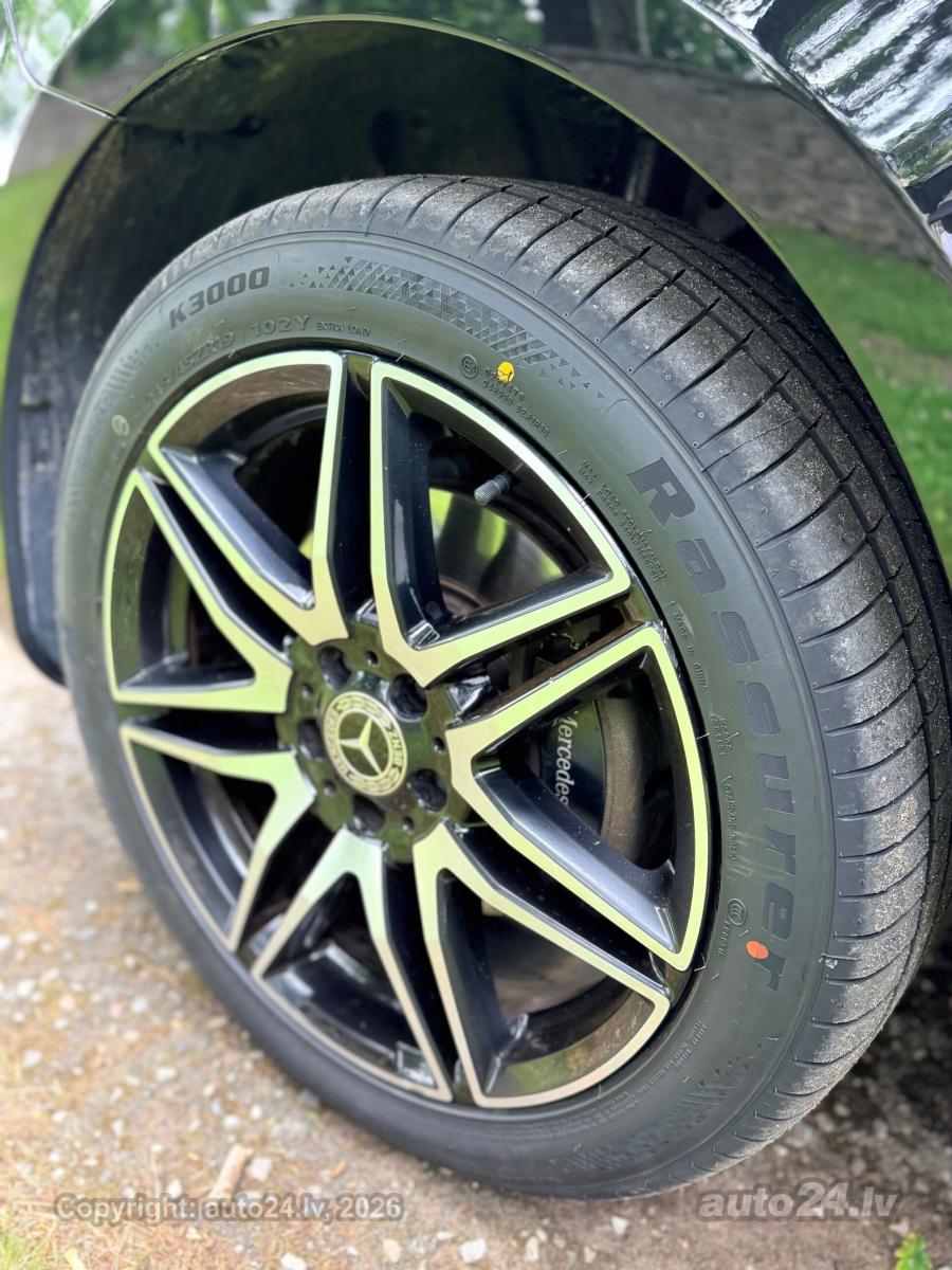 Black Mercedes-Benz V-Class 2018 in Tallinn, with an engine capacity of 2.10 L and mileage of 297 thousand km for 36000 €, photo 14 on AUTOMOTO.COM.LV