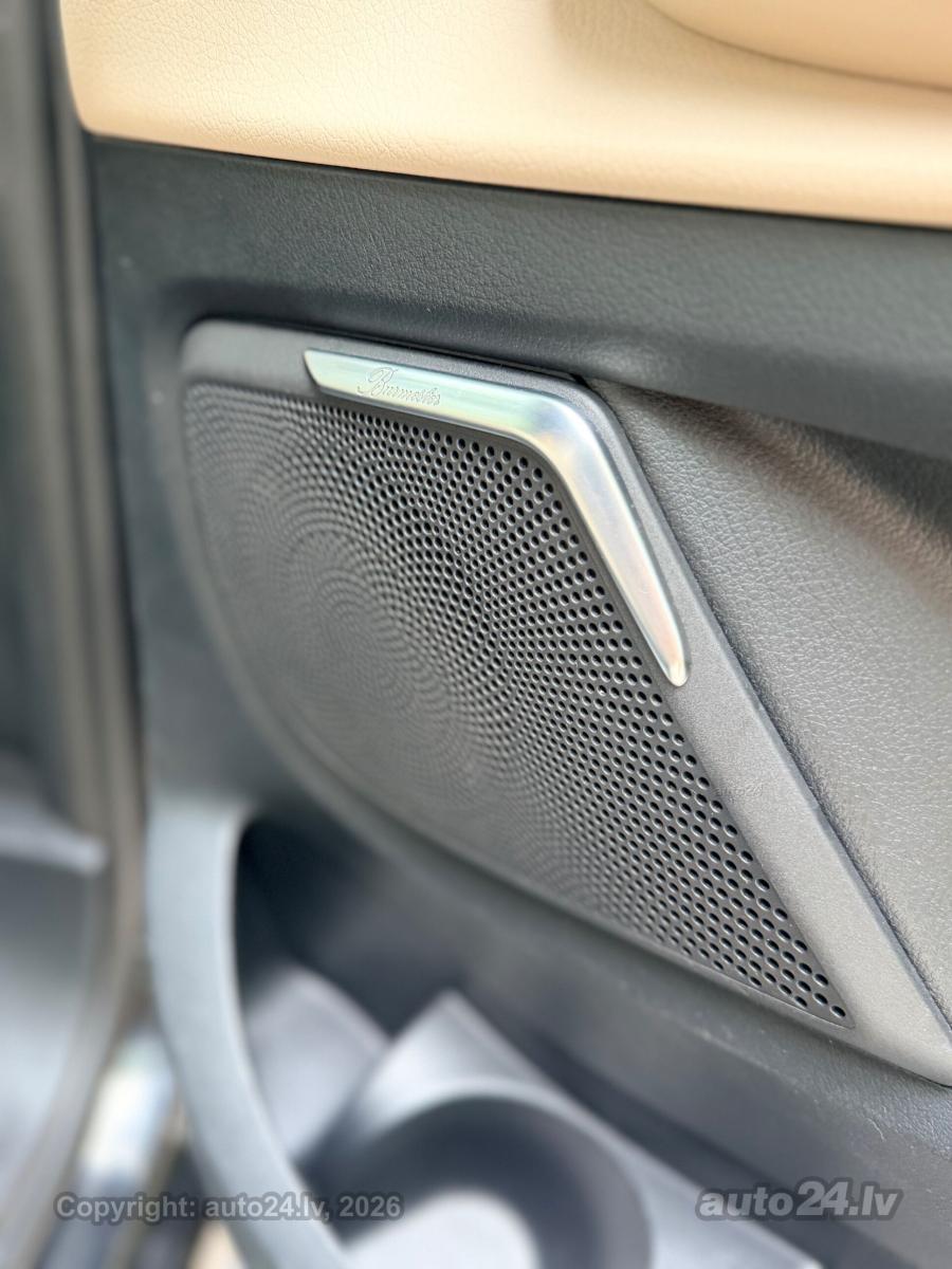 Black Mercedes-Benz V-Class 2018 in Tallinn, with an engine capacity of 2.10 L and mileage of 297 thousand km for 36000 €, photo 16 on AUTOMOTO.COM.LV
