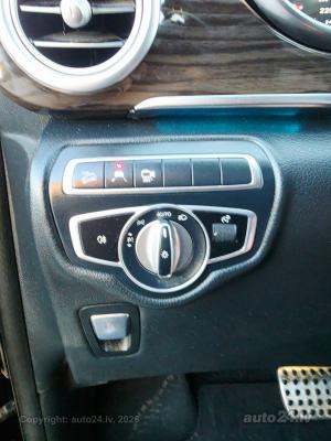 Black Mercedes-Benz V-Class 2019 in Turi, with an engine capacity of 2.10 L and mileage of 151 thousand km for 45000 €, photo 8 on AUTOMOTO.COM.LV