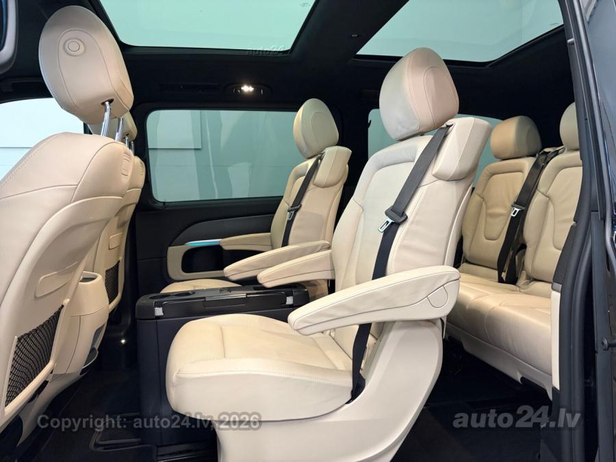 Melns Mercedes-Benz V-Class 2021 Tallina, ar dzinēja tilpumu 2.00 L un nobraukumu 115 tūkst. km par 57900 €, foto 8 vietnē AUTOMOTO.COM.LV