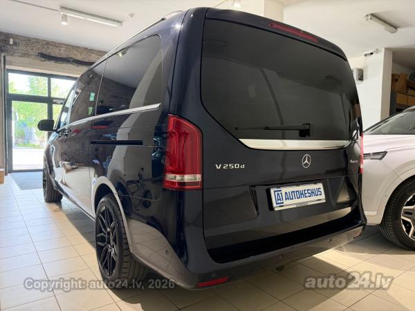 Zils Mercedes-Benz V-Class 2017 Tallina, ar dzinēja tilpumu 2.10 L un nobraukumu 207 tūkst. km par 31990 €, foto 2 vietnē AUTOMOTO.COM.LV