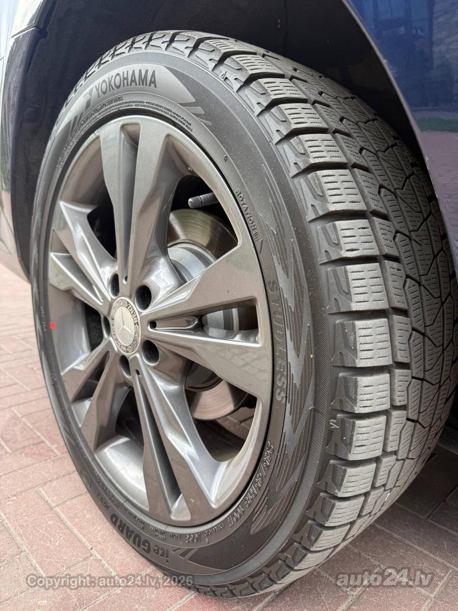 Blue Mercedes-Benz V-Class 2017 in Tallinn, with an engine capacity of 2.10 L and mileage of 247 thousand km for 29900 €, photo 11 on AUTOMOTO.COM.LV