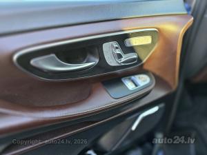 Blue Mercedes-Benz V-Class 2018 in Tallinn, with an engine capacity of 2.10 L and mileage of 240 thousand km for 40000 €, photo 16 on AUTOMOTO.COM.LV