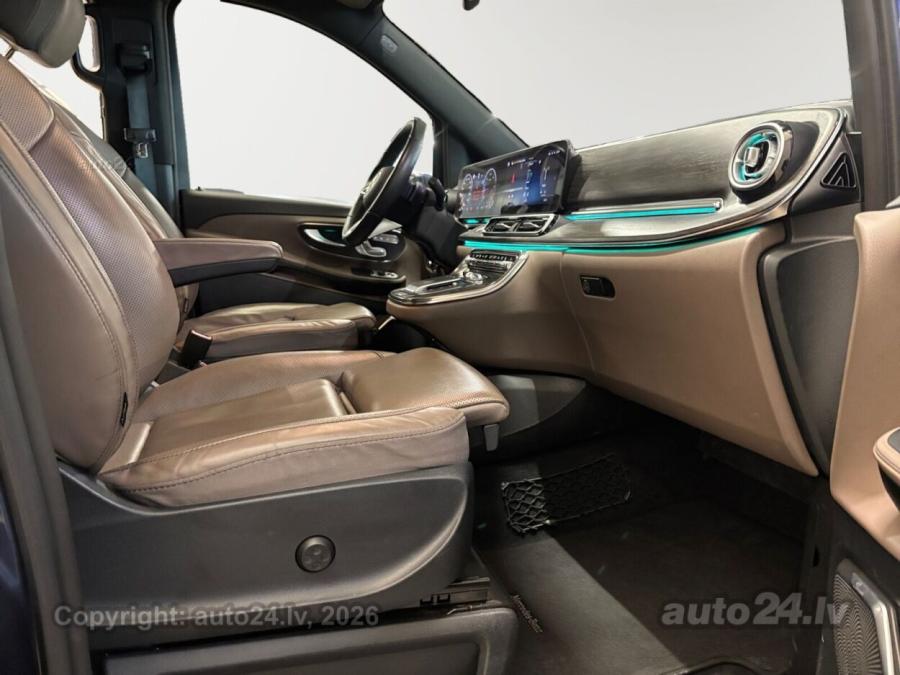Zils Mercedes-Benz V-Class 2024 Tallina, ar dzinēja tilpumu 2.00 L un nobraukumu 57 tūkst. km par 82000 €, foto 15 vietnē AUTOMOTO.COM.LV