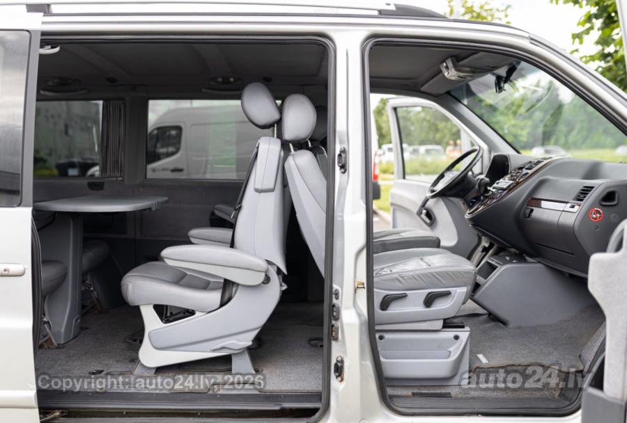 Pelēks Mercedes-Benz V-Class 2001 Tallina, ar dzinēja tilpumu 2.20 L un nobraukumu 379 tūkst. km par 5999 €, foto 13 vietnē AUTOMOTO.COM.LV