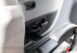 Pelēks Mercedes-Benz V-Class 2001 Tallina, ar dzinēja tilpumu 2.20 L un nobraukumu 379 tūkst. km par 5999 €, foto 24 vietnē AUTOMOTO.COM.LV