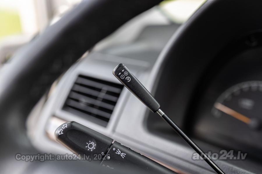 Pelēks Mercedes-Benz V-Class 2001 Tallina, ar dzinēja tilpumu 2.20 L un nobraukumu 379 tūkst. km par 5999 €, foto 26 vietnē AUTOMOTO.COM.LV