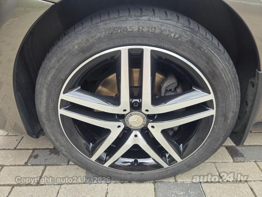 Grey Mercedes-Benz V-Class 2016 in Tallinn, with an engine capacity of 2.10 L and mileage of 241 thousand km for 29000 €, photo 22 on AUTOMOTO.COM.LV