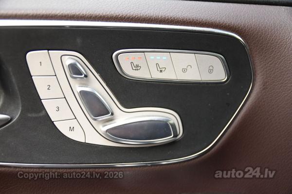 Grey Mercedes-Benz V-Class 2016 in Tallinn, with an engine capacity of 2.10 L and mileage of 169 thousand km for 33500 €, photo 6 on AUTOMOTO.COM.LV
