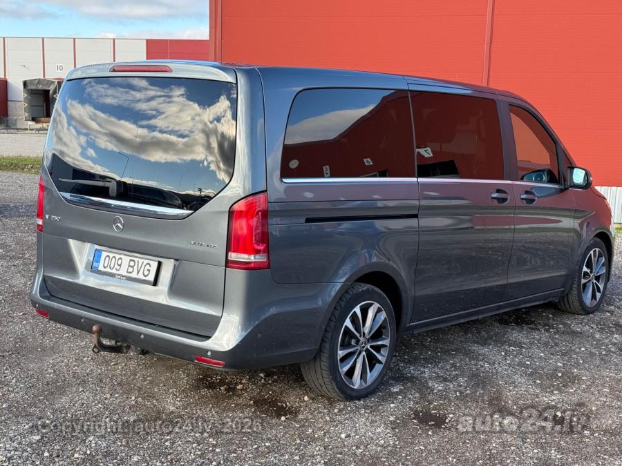 Pelēks Mercedes-Benz V-Class 2016 Viljandi, ar dzinēja tilpumu 2.10 L un nobraukumu 289 tūkst. km par 27999 €, foto 5 vietnē AUTOMOTO.COM.LV