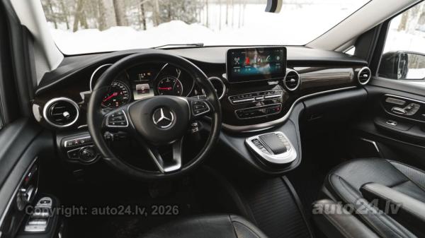 Grey Mercedes-Benz V-Class 2017 in Tallinn, with an engine capacity of 2.10 L and mileage of 259 thousand km for 34500 €, photo 8 on AUTOMOTO.COM.LV