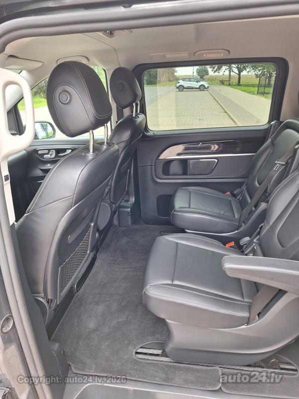Grey Mercedes-Benz V-Class 2017 in Parnu, with an engine capacity of 2.10 L and mileage of 179 thousand km for 33900 €, photo 11 on AUTOMOTO.COM.LV