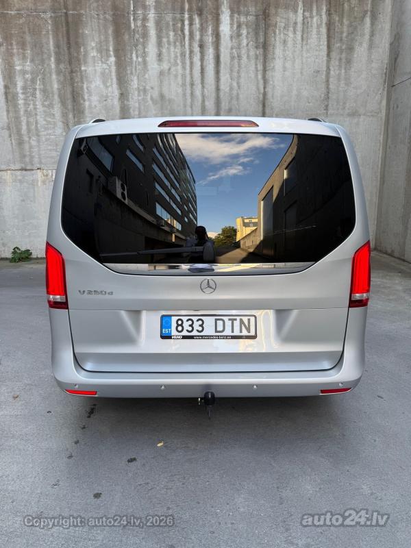 Grey Mercedes-Benz V-Class 2019 in Tallinn, with an engine capacity of 2.10 L and mileage of 110 thousand km for 39750 €, photo 4 on AUTOMOTO.COM.LV