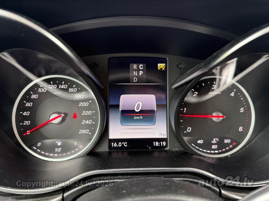Grey Mercedes-Benz V-Class 2019 in Tallinn, with an engine capacity of 2.00 L and mileage of 216 thousand km for 34990 €, photo 18 on AUTOMOTO.COM.LV