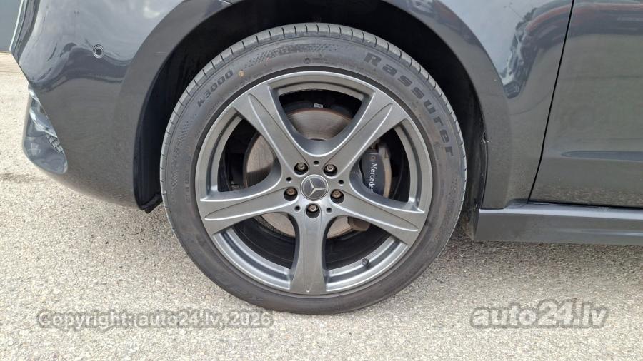 Grey Mercedes-Benz V-Class 2020 in Tartu, with an engine capacity of 2.00 L and mileage of 179 thousand km for 44990 €, photo 11 on AUTOMOTO.COM.LV