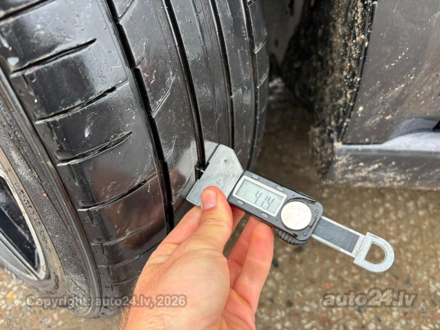 Pelēks Mercedes-Benz V-Class 2021 Tallina, ar dzinēja tilpumu 2.00 L un nobraukumu 200 tūkst. km par 43276 €, foto 24 vietnē AUTOMOTO.COM.LV