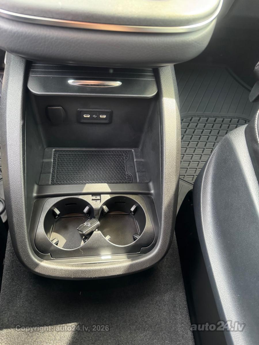 Pelēks Mercedes-Benz V-Class 2024 Tartu, ar dzinēja tilpumu 2.00 L un nobraukumu 31 tūkst. km par 86500 €, foto 15 vietnē AUTOMOTO.COM.LV
