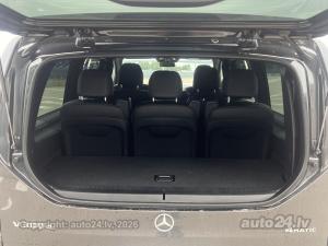 Pelēks Mercedes-Benz V-Class 2024 Tallina, ar dzinēja tilpumu 2.00 L un nobraukumu 75 tūkst. km par 76990 €, foto 10 vietnē AUTOMOTO.COM.LV