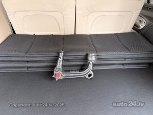 Pelēks Mercedes-Benz V-Class 2024 Tallina, ar dzinēja tilpumu 2.00 L un nobraukumu 27 tūkst. km par 83080 €, foto 15 vietnē AUTOMOTO.COM.LV
