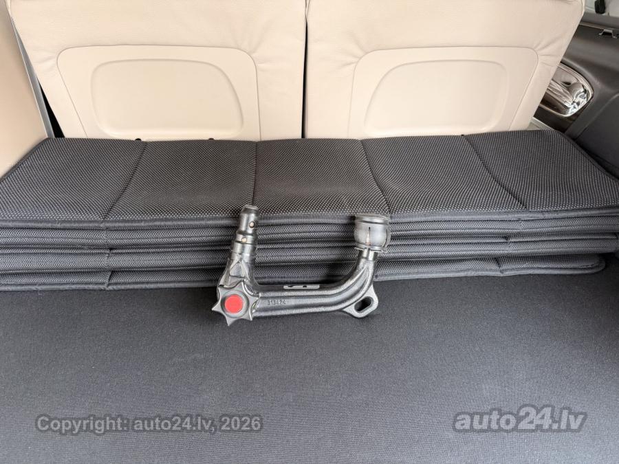 Pelēks Mercedes-Benz V-Class 2024 Tallina, ar dzinēja tilpumu 2.00 L un nobraukumu 27 tūkst. km par 83080 €, foto 15 vietnē AUTOMOTO.COM.LV