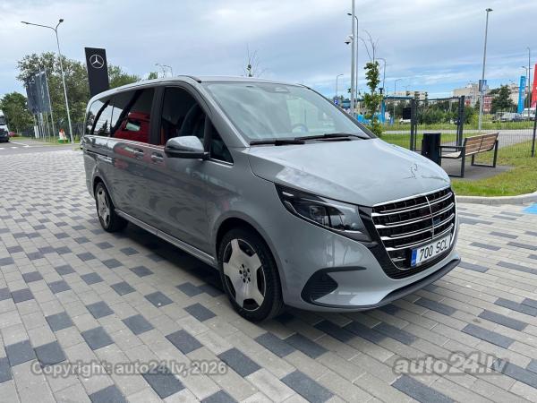 Pelēks Mercedes-Benz V-Class 2025 Tallina, ar dzinēja tilpumu 2.00 L un nobraukumu 15 tūkst. km par 104900 €, foto 1 vietnē AUTOMOTO.COM.LV