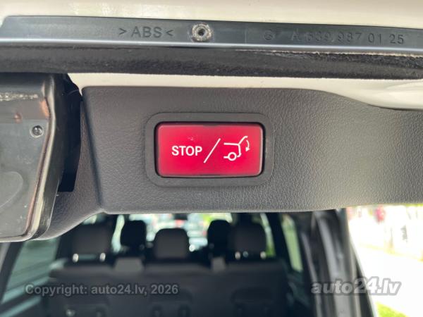 White Mercedes-Benz V-Class 2014 in Tallinn, with an engine capacity of 2.10 L and mileage of 409 thousand km for 26900 €, photo 8 on AUTOMOTO.COM.LV