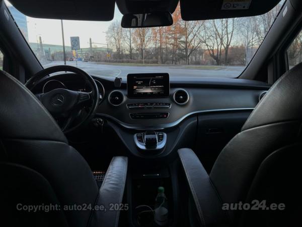 White Mercedes-Benz V-Class 2015 in Tartu, with an engine capacity of 2.10 L and mileage of 200 thousand km for 29900 €, photo 9 on AUTOMOTO.COM.LV