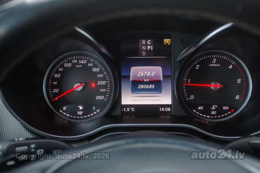 Balts Mercedes-Benz V-Class 2015 Tallina, ar dzinēja tilpumu 2.10 L un nobraukumu 281 tūkst. km par 22900 €, foto 9 vietnē AUTOMOTO.COM.LV