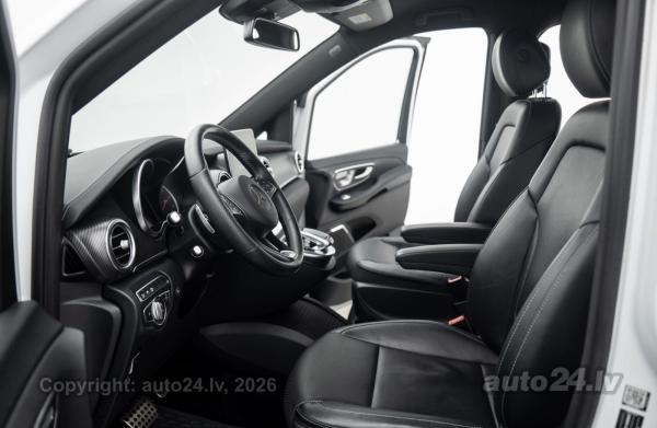 White Mercedes-Benz V-Class 2017 in Tallinn, with an engine capacity of 2.10 L and mileage of 154 thousand km for 35999 €, photo 7 on AUTOMOTO.COM.LV